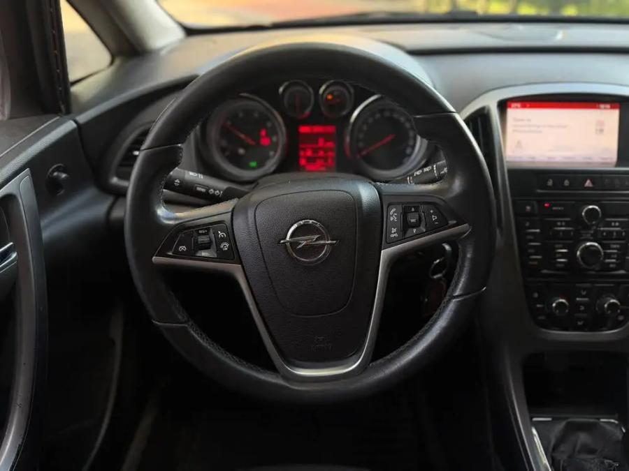 Melns Opel Astra 2014 Cēsis, ar dzinēja tilpumu 1.70 L un nobraukumu 357 tūkst. km par 2990 €, foto 15 vietnē AUTOMOTO.COM.LV