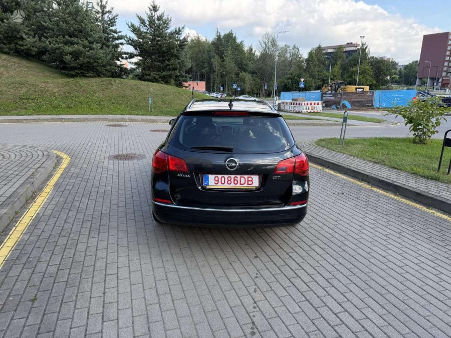 Черный Опель Астра 2014 в Вильнюс, объемом двигателя 1.60 л и пробегом 266 тыс. км за 2800 €, фото 3 на AUTOMOTO.COM.LV