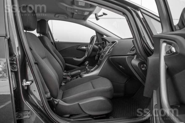 Black Opel Astra 2014 in Riga, with an engine capacity of 1.40 L and mileage of 218 thousand km for 3990 €, photo 9 on AUTOMOTO.COM.LV