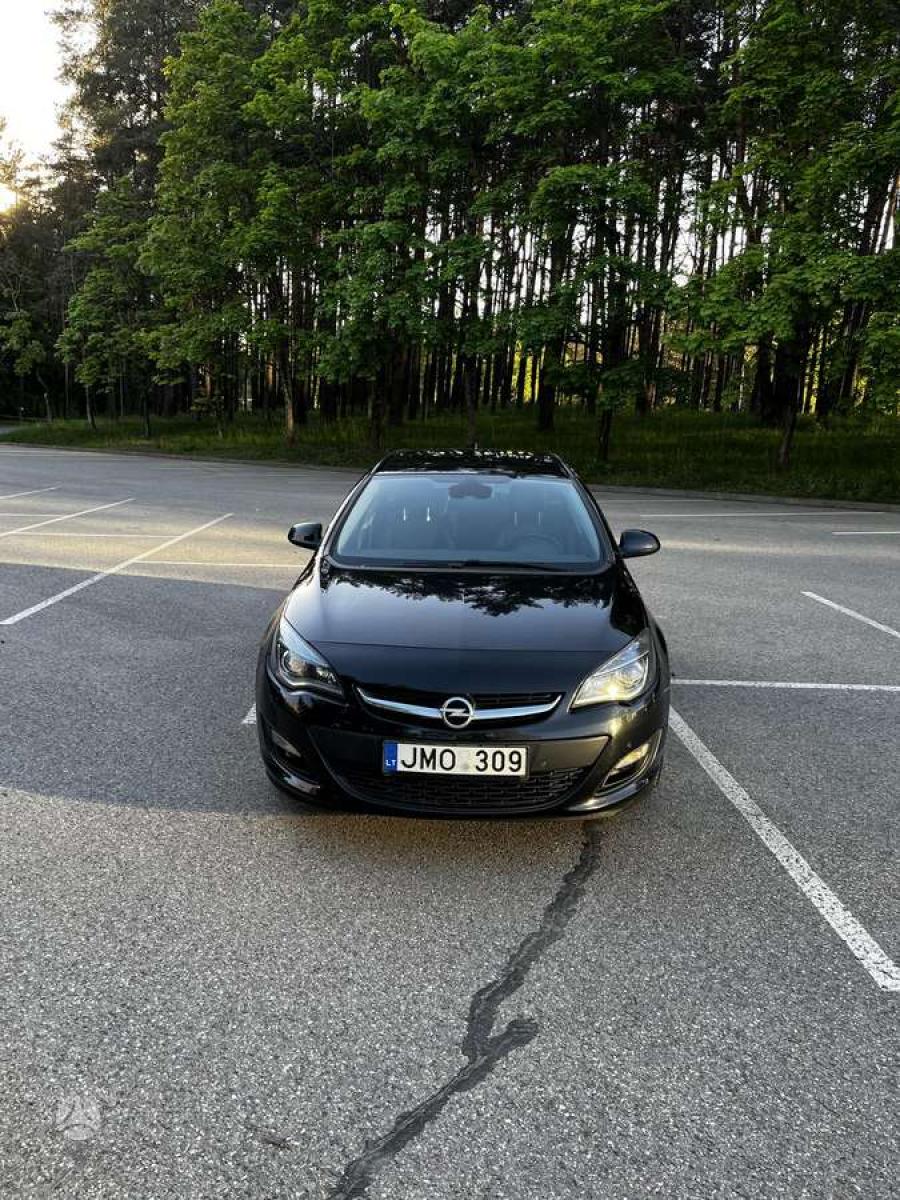 Black Opel Astra 2014 in Vilnius, with an engine capacity of 1.69 L and mileage of 230 thousand km for 3000 €, photo 1 on AUTOMOTO.COM.LV