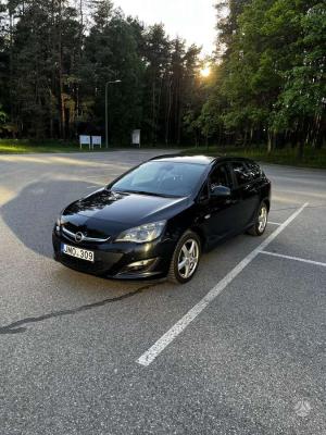 Black Opel Astra 2014 in Vilnius, with an engine capacity of 1.69 L and mileage of 230 thousand km for 3000 €, photo 3 on AUTOMOTO.COM.LV