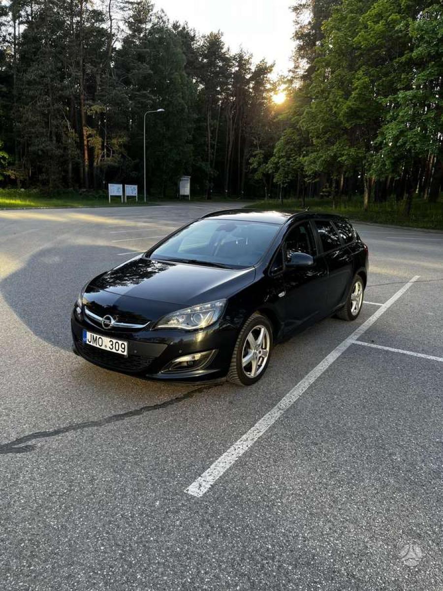 Black Opel Astra 2014 in Vilnius, with an engine capacity of 1.69 L and mileage of 230 thousand km for 3000 €, photo 3 on AUTOMOTO.COM.LV