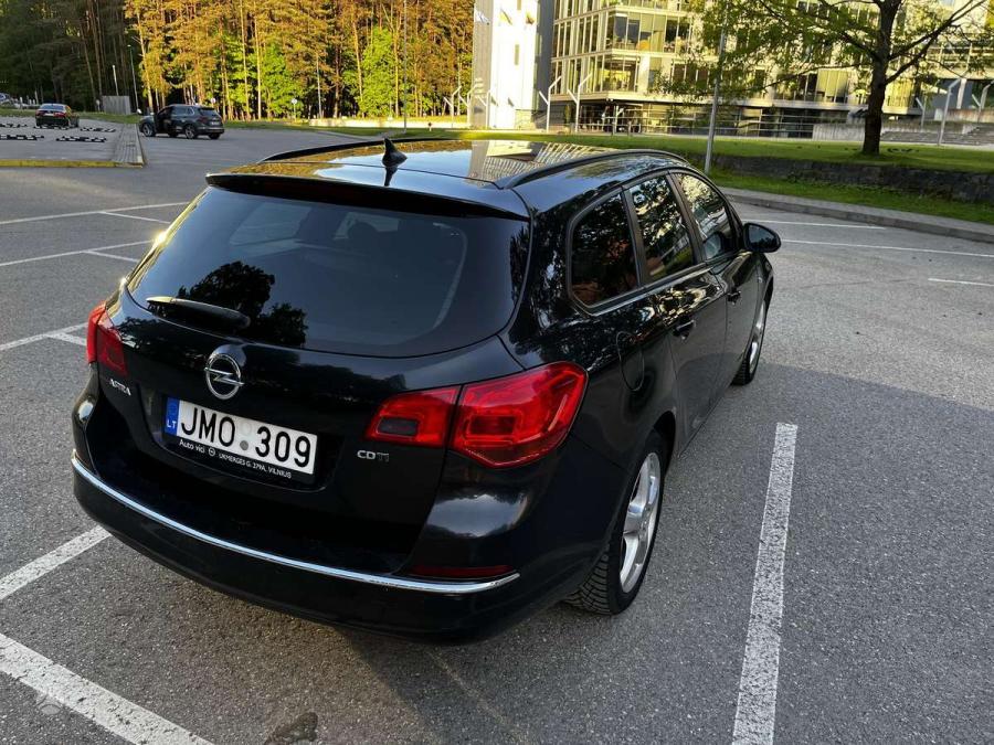 Black Opel Astra 2014 in Vilnius, with an engine capacity of 1.69 L and mileage of 230 thousand km for 3000 €, photo 5 on AUTOMOTO.COM.LV