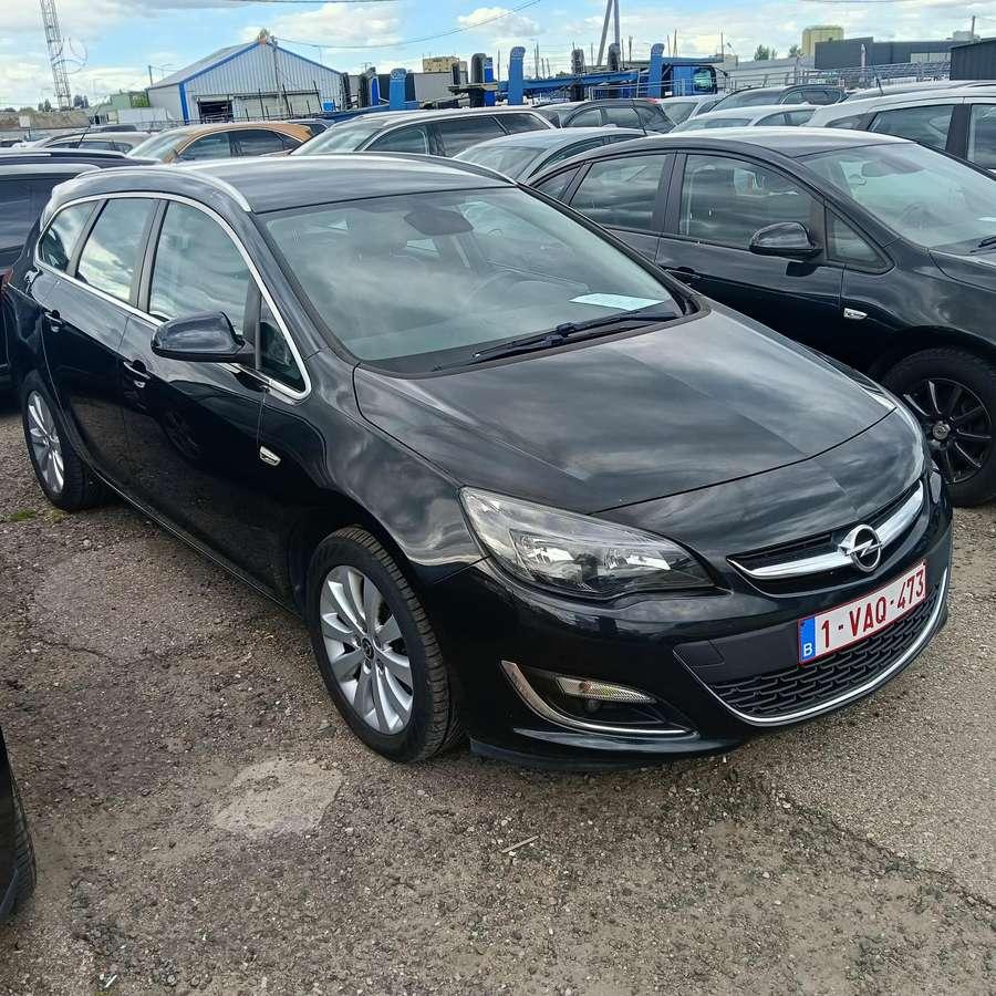 Black Opel Astra 2014 in Kaunas, with an engine capacity of 1.60 L and mileage of 220 thousand km for 3950 €, photo 3 on AUTOMOTO.COM.LV