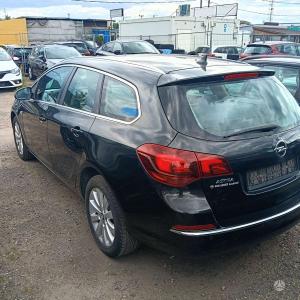 Black Opel Astra 2014 in Kaunas, with an engine capacity of 1.60 L and mileage of 220 thousand km for 3950 €, photo 5 on AUTOMOTO.COM.LV