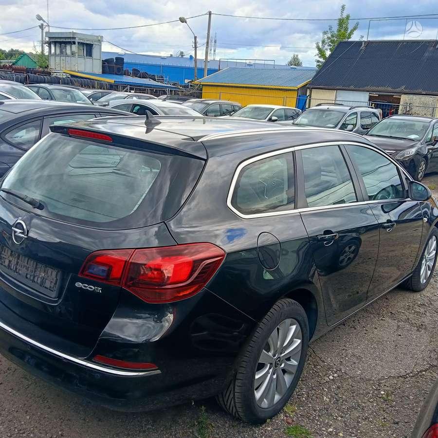 Black Opel Astra 2014 in Kaunas, with an engine capacity of 1.60 L and mileage of 220 thousand km for 3950 €, photo 6 on AUTOMOTO.COM.LV
