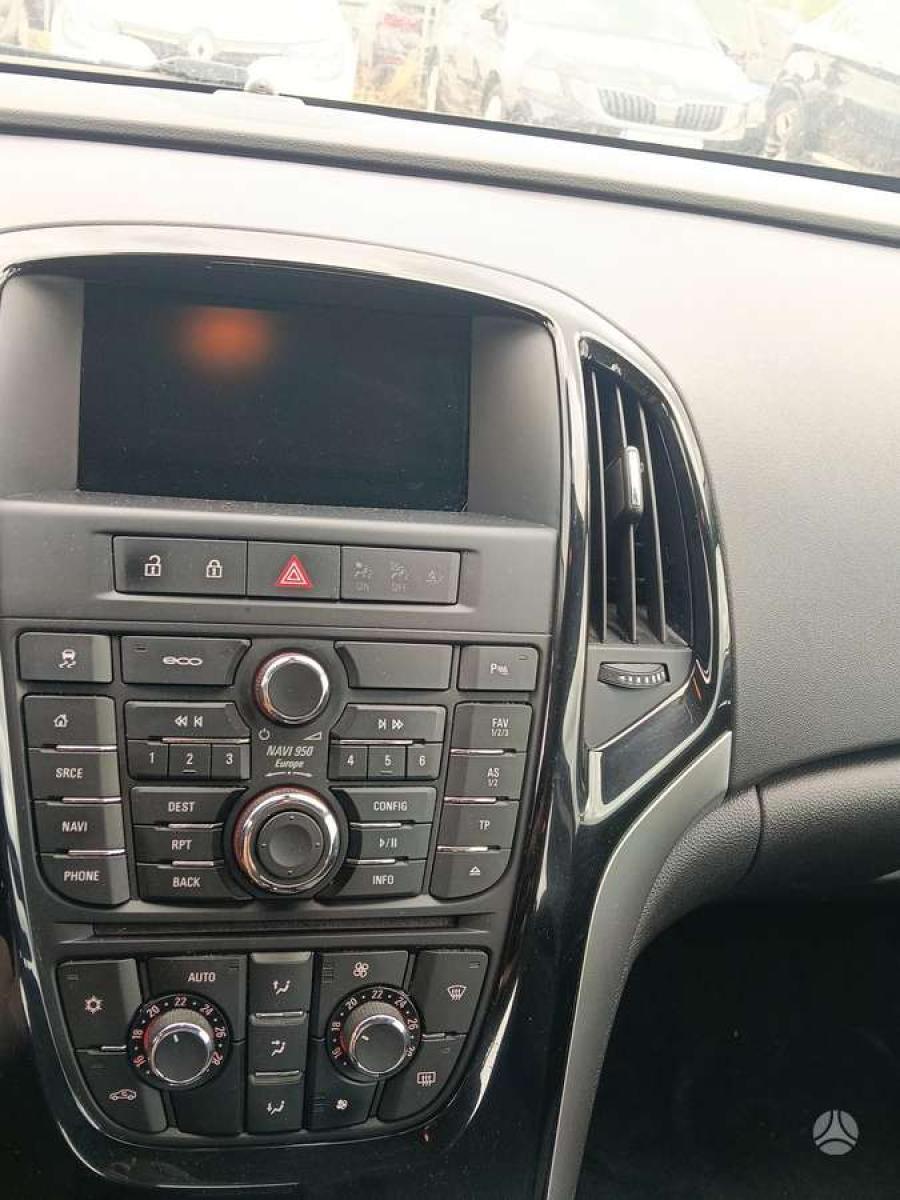 Black Opel Astra 2014 in Kaunas, with an engine capacity of 1.60 L and mileage of 220 thousand km for 3950 €, photo 10 on AUTOMOTO.COM.LV