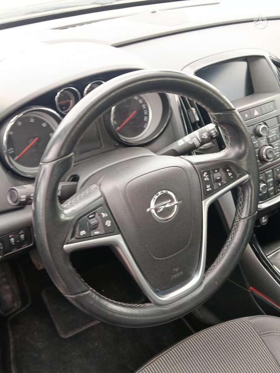 Black Opel Astra 2014 in Kaunas, with an engine capacity of 1.60 L and mileage of 220 thousand km for 3950 €, photo 11 on AUTOMOTO.COM.LV