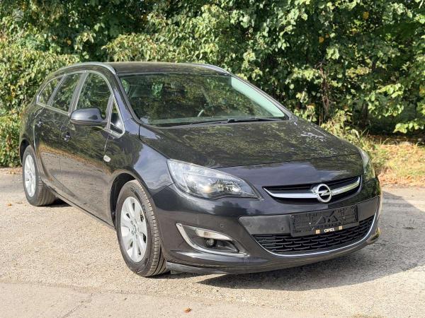 Black Opel Astra 2014 in Siauliai, with an engine capacity of 1.69 L and mileage of 280 thousand km for 3950 €, photo 1 on AUTOMOTO.COM.LV