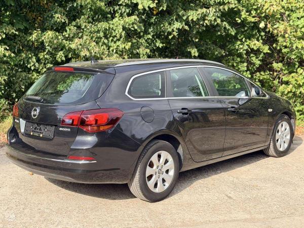 Black Opel Astra 2014 in Siauliai, with an engine capacity of 1.69 L and mileage of 280 thousand km for 3950 €, photo 5 on AUTOMOTO.COM.LV