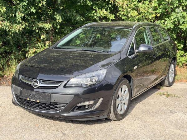 Black Opel Astra 2014 in Siauliai, with an engine capacity of 1.69 L and mileage of 280 thousand km for 3950 €, photo 9 on AUTOMOTO.COM.LV
