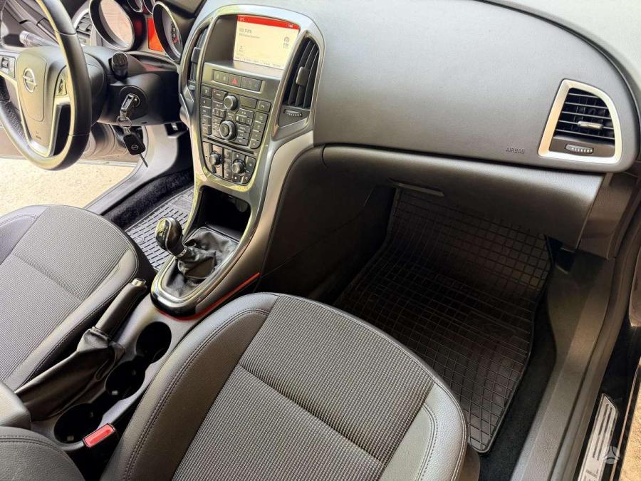 Melns Opel Astra 2014 Šauļi, ar dzinēja tilpumu 1.69 L un nobraukumu 280 tūkst. km par 3950 €, foto 17 vietnē AUTOMOTO.COM.LV