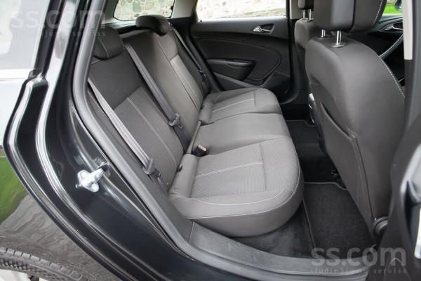 Black Opel Astra 2014 in Tukums, with an engine capacity of 1.60 L and mileage of 216 thousand km for 5695 €, photo 11 on AUTOMOTO.COM.LV