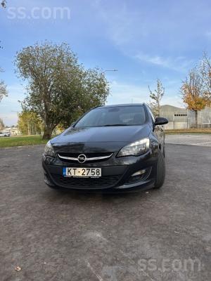Opel Astra 2014 in Cesis on AUTOMOTO.COM.LV Black Opel Astra 2014 in Cesis, with an engine capacity of 1.70 L and mileage of 371 thousand km for 2950 €, photo 1 on AUTOMOTO.COM.LV