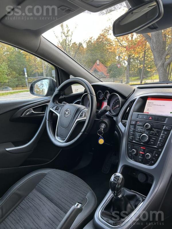 Melns Opel Astra 2014 Cēsis, ar dzinēja tilpumu 1.70 L un nobraukumu 371 tūkst. km par 2950 €, foto 4 vietnē AUTOMOTO.COM.LV