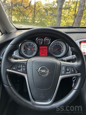 Black Opel Astra 2014 in Cesis, with an engine capacity of 1.70 L and mileage of 371 thousand km for 2950 €, photo 8 on AUTOMOTO.COM.LV