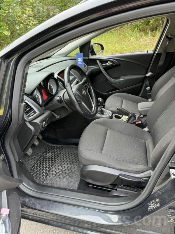 Black Opel Astra 2015 in Riga, with an engine capacity of 1.60 L and mileage of 240 thousand km for 3500 €, photo 11 on AUTOMOTO.COM.LV