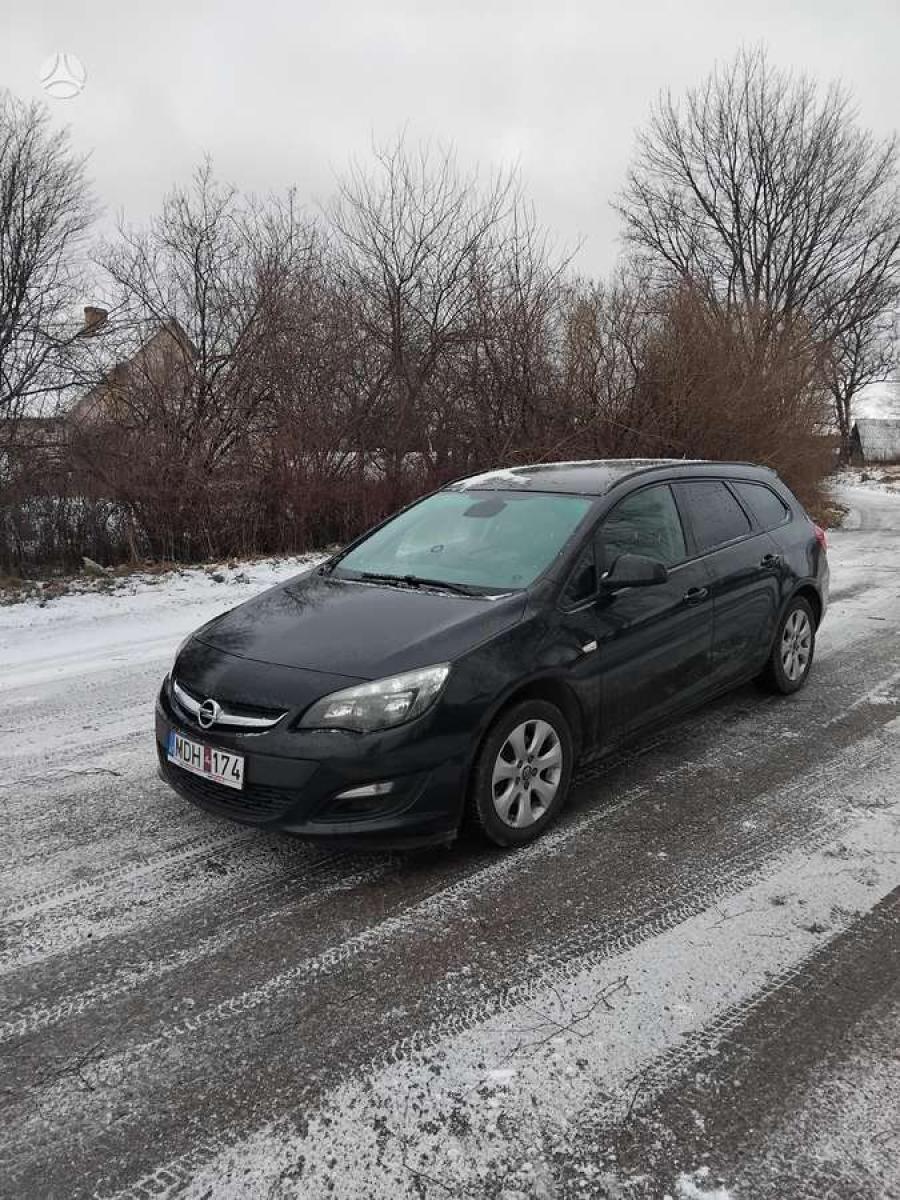 Black Opel Astra 2015 in Vilnius, with an engine capacity of 1.60 L and mileage of 330 thousand km for 4500 €, photo 3 on AUTOMOTO.COM.LV