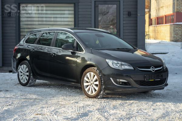 Black Opel Astra 2015 in Liepaja, with an engine capacity of 1.60 L and mileage of 229 thousand km for 5650 €, photo 1 on AUTOMOTO.COM.LV