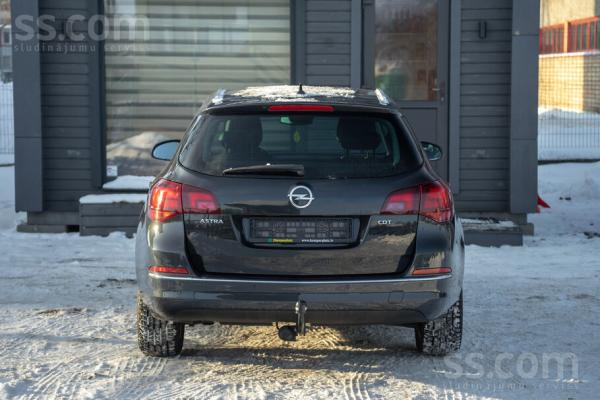 Black Opel Astra 2015 in Liepaja, with an engine capacity of 1.60 L and mileage of 229 thousand km for 5650 €, photo 5 on AUTOMOTO.COM.LV