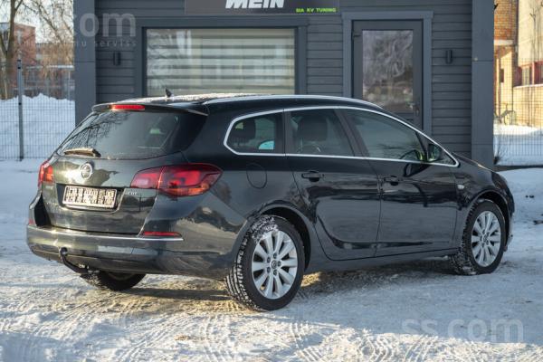 Black Opel Astra 2015 in Liepaja, with an engine capacity of 1.60 L and mileage of 229 thousand km for 5650 €, photo 6 on AUTOMOTO.COM.LV