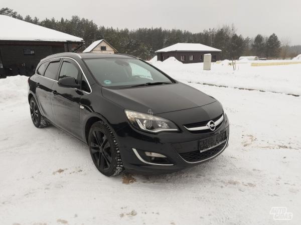 Black Opel Astra 2015 in Druskininkai, with an engine capacity of 1.60 L and mileage of 198 thousand km for 4750 €, photo 1 on AUTOMOTO.COM.LV