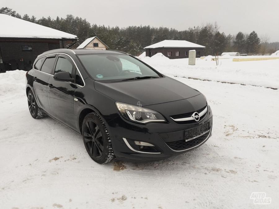 Black Opel Astra 2015 in Druskininkai, with an engine capacity of 1.60 L and mileage of 198 thousand km for 4750 €, photo 1 on AUTOMOTO.COM.LV
