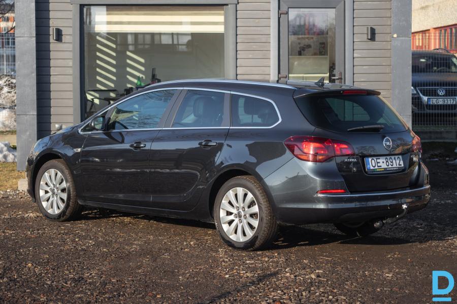 Melns Opel Astra 2015 Liepāja, ar dzinēja tilpumu 1.60 L un nobraukumu 229 tūkst. km par 5650 €, foto 2 vietnē AUTOMOTO.COM.LV