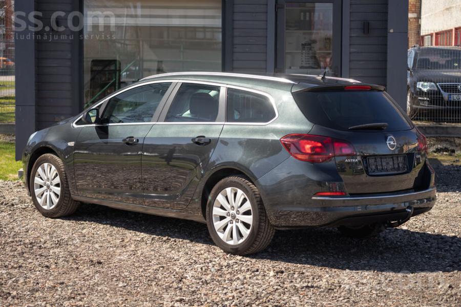 Melns Opel Astra 2015 Liepāja, ar dzinēja tilpumu 1.60 L un nobraukumu 229 tūkst. km par 5650 €, foto 5 vietnē AUTOMOTO.COM.LV