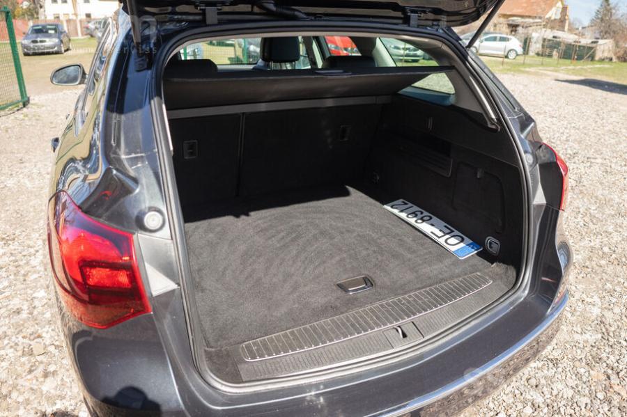 Melns Opel Astra 2015 Liepāja, ar dzinēja tilpumu 1.60 L un nobraukumu 229 tūkst. km par 5650 €, foto 12 vietnē AUTOMOTO.COM.LV