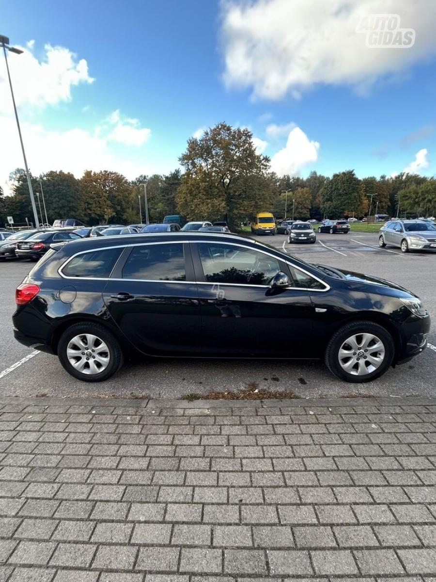 Black Opel Astra 2015 in Klaipeda, with an engine capacity of 1.60 L and mileage of 208 thousand km for 5000 €, photo 4 on AUTOMOTO.COM.LV