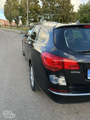 Black Opel Astra 2015 in Klaipeda, with an engine capacity of 1.60 L and mileage of 208 thousand km for 5000 €, photo 6 on AUTOMOTO.COM.LV