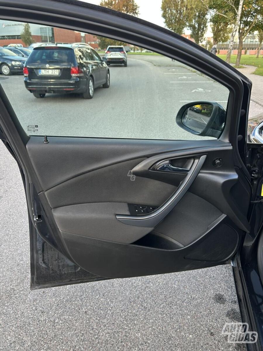 Black Opel Astra 2015 in Klaipeda, with an engine capacity of 1.60 L and mileage of 208 thousand km for 5000 €, photo 13 on AUTOMOTO.COM.LV