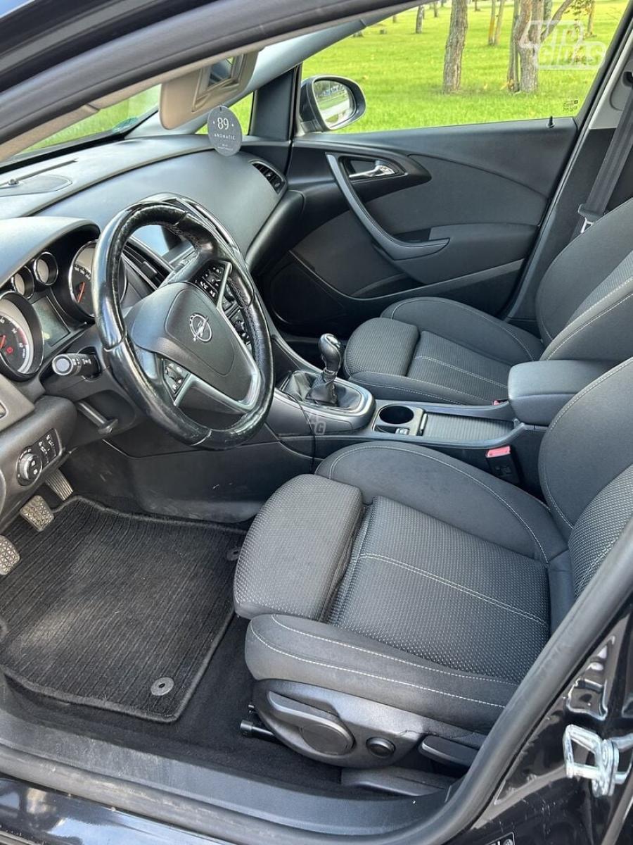 Black Opel Astra 2015 in Klaipeda, with an engine capacity of 1.60 L and mileage of 208 thousand km for 5000 €, photo 14 on AUTOMOTO.COM.LV