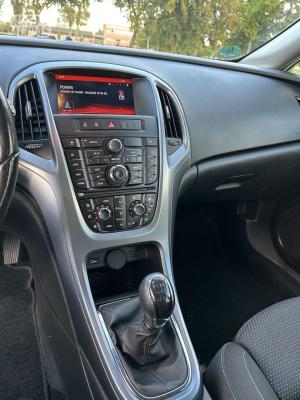Black Opel Astra 2015 in Klaipeda, with an engine capacity of 1.60 L and mileage of 208 thousand km for 5000 €, photo 16 on AUTOMOTO.COM.LV