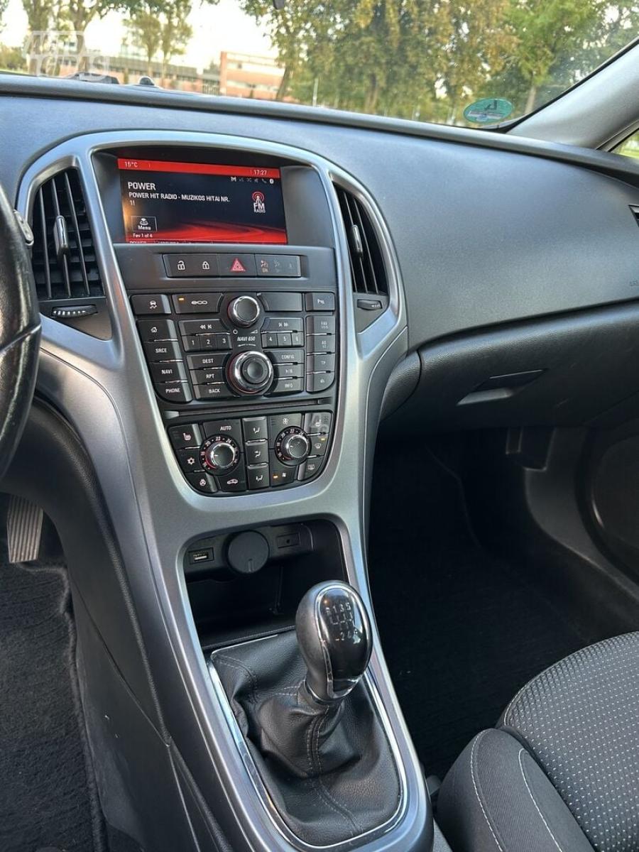 Black Opel Astra 2015 in Klaipeda, with an engine capacity of 1.60 L and mileage of 208 thousand km for 5000 €, photo 16 on AUTOMOTO.COM.LV