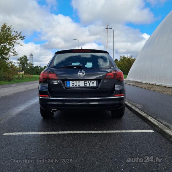 Black Opel Astra 2015 in Tallinn, with an engine capacity of 2.00 L and mileage of 395 thousand km for 3500 €, photo 5 on AUTOMOTO.COM.LV