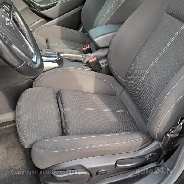 Black Opel Astra 2015 in Tallinn, with an engine capacity of 2.00 L and mileage of 395 thousand km for 3500 €, photo 6 on AUTOMOTO.COM.LV