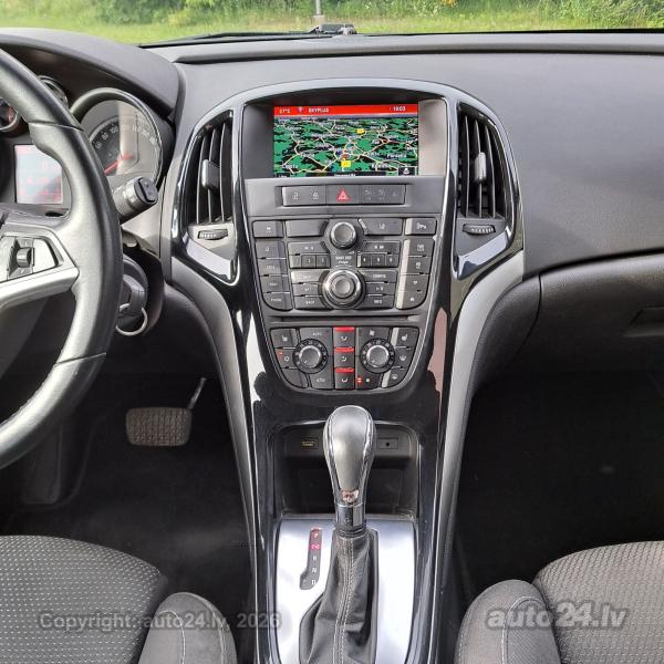 Black Opel Astra 2015 in Tallinn, with an engine capacity of 2.00 L and mileage of 395 thousand km for 3500 €, photo 10 on AUTOMOTO.COM.LV