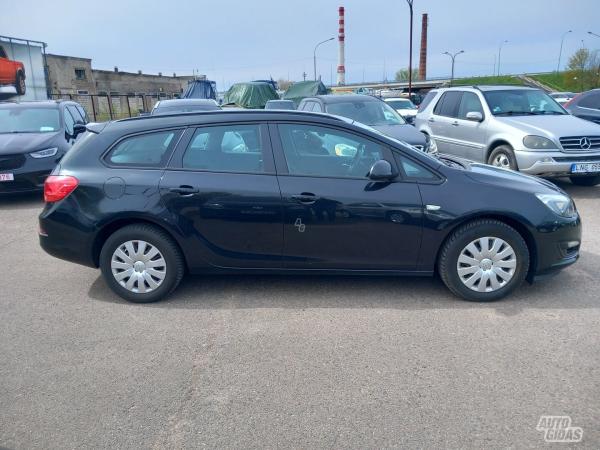 Black Opel Astra 2015 in Gargzdai, with an engine capacity of 1.60 L and mileage of 246 thousand km for 4150 €, photo 5 on AUTOMOTO.COM.LV