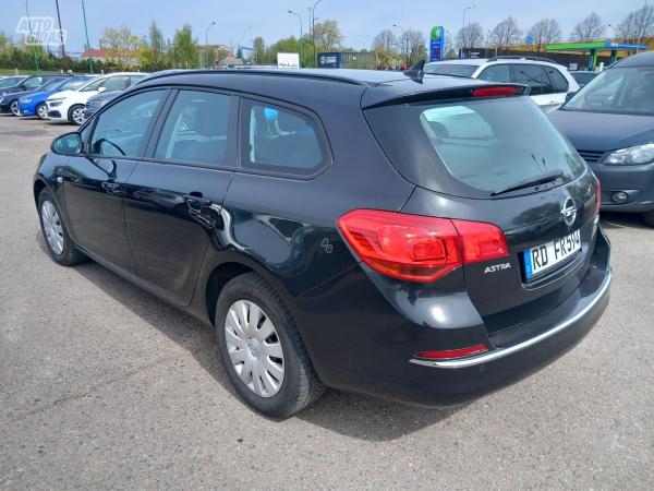 Black Opel Astra 2015 in Gargzdai, with an engine capacity of 1.60 L and mileage of 246 thousand km for 4150 €, photo 6 on AUTOMOTO.COM.LV