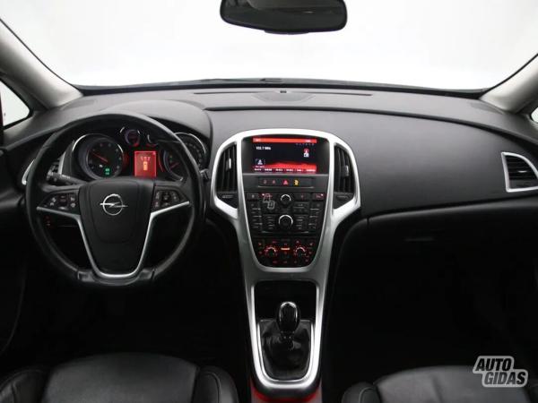 Black Opel Astra 2015 in Vilnius, with an engine capacity of 1.60 L and mileage of 184 thousand km for 6199 €, photo 2 on AUTOMOTO.COM.LV