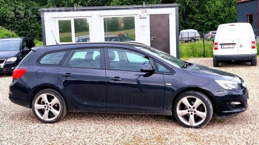 Melns Opel Astra 2015 Cēsis, ar dzinēja tilpumu 1.60 L un nobraukumu 246 tūkst. km par 2900 €, foto 5 vietnē AUTOMOTO.COM.LV