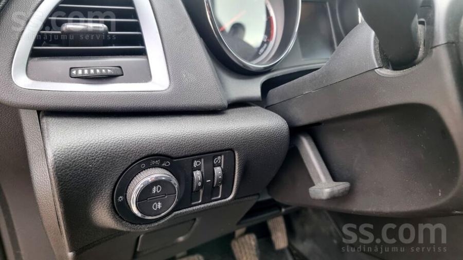 Melns Opel Astra 2015 Cēsis, ar dzinēja tilpumu 1.60 L un nobraukumu 246 tūkst. km par 2900 €, foto 15 vietnē AUTOMOTO.COM.LV