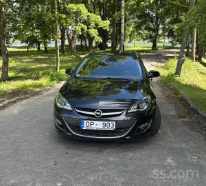Black Opel Astra 2015 in Riga, with an engine capacity of 1.60 L and mileage of 192 thousand km for 4400 €, photo  on AUTOMOTO.COM.LV