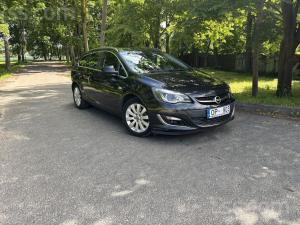 Black Opel Astra 2015 in Riga, with an engine capacity of 1.60 L and mileage of 192 thousand km for 4400 €, photo 3 on AUTOMOTO.COM.LV