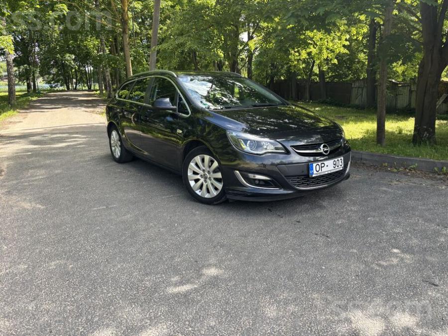 Black Opel Astra 2015 in Riga, with an engine capacity of 1.60 L and mileage of 192 thousand km for 4400 €, photo 3 on AUTOMOTO.COM.LV