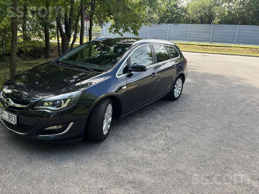 Black Opel Astra 2015 in Riga, with an engine capacity of 1.60 L and mileage of 192 thousand km for 4400 €, photo 4 on AUTOMOTO.COM.LV