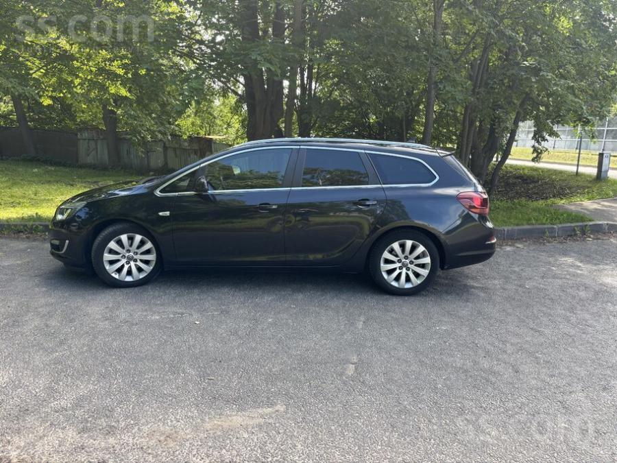 Black Opel Astra 2015 in Riga, with an engine capacity of 1.60 L and mileage of 192 thousand km for 4400 €, photo 5 on AUTOMOTO.COM.LV