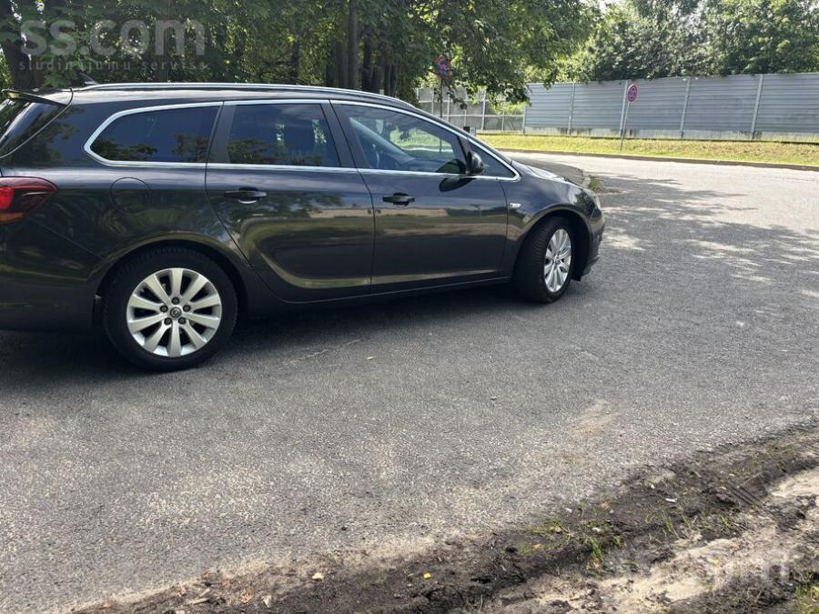 Black Opel Astra 2015 in Riga, with an engine capacity of 1.60 L and mileage of 192 thousand km for 4400 €, photo 6 on AUTOMOTO.COM.LV